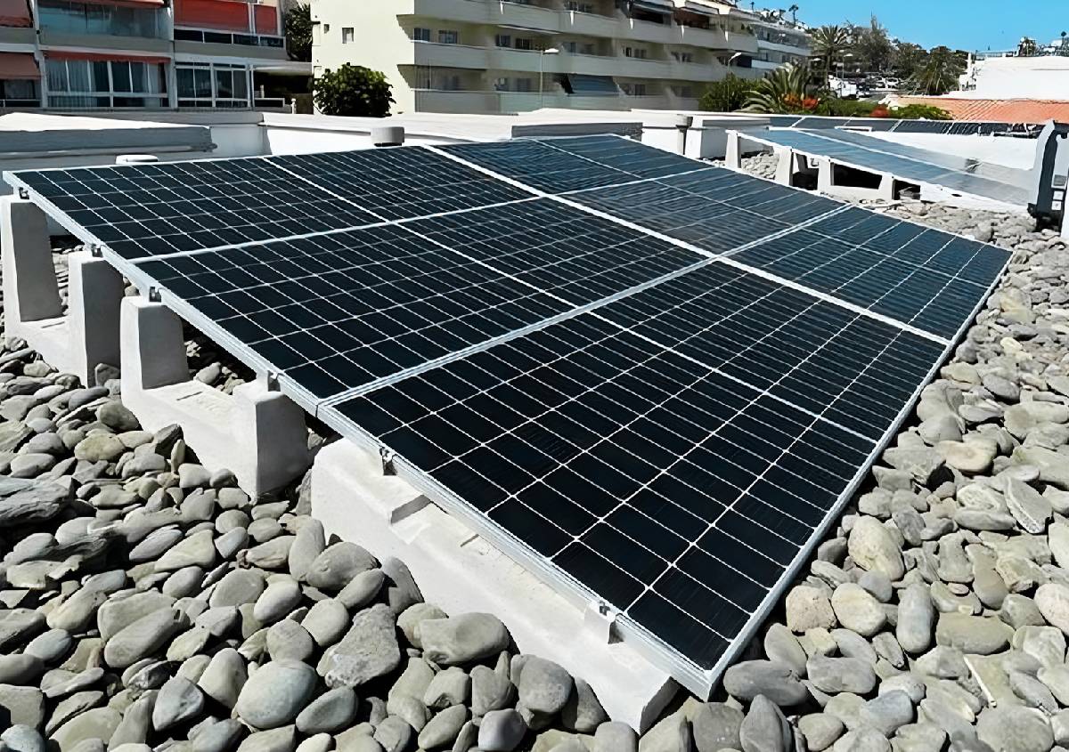 Sistema a vela per il montaggio di impianti fotovoltaici
