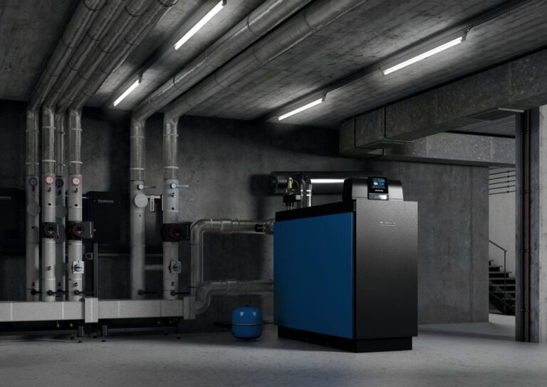 Logano plus KB472: caldaia a condensazione a basamento